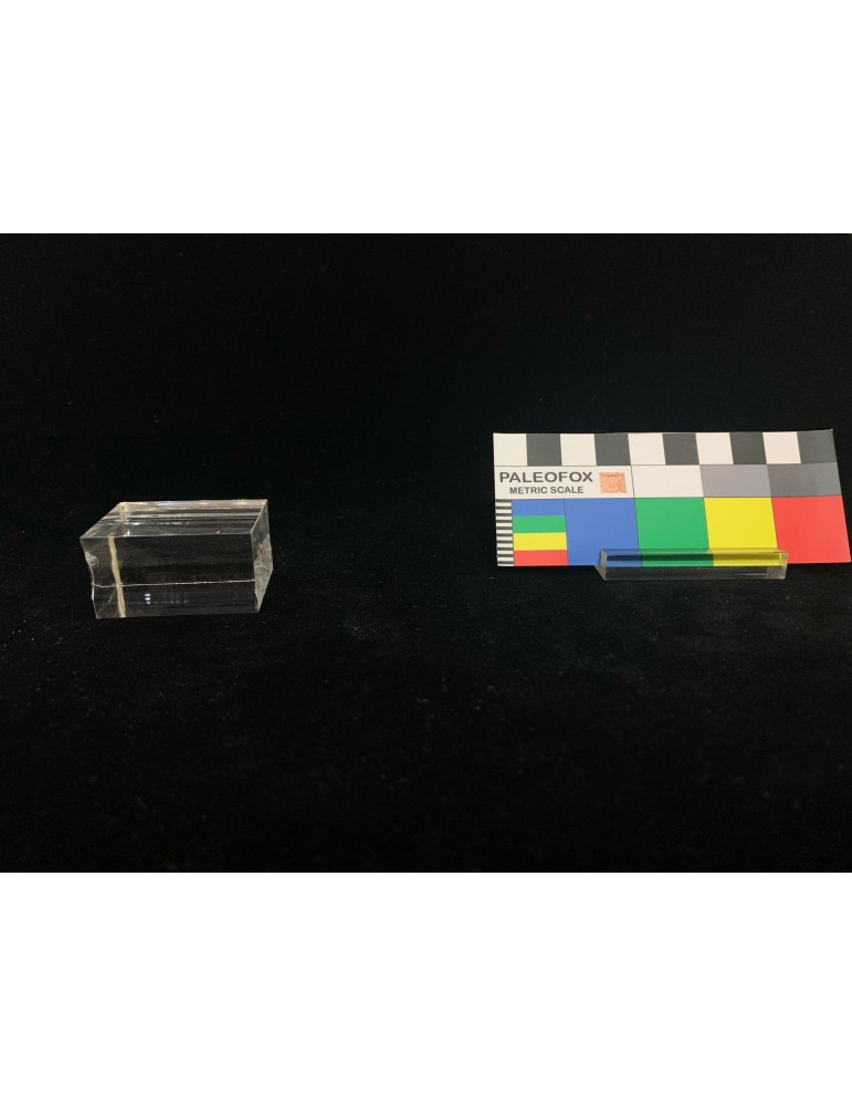 BA005 - Square transparent acrylic base 40x30x20 mm